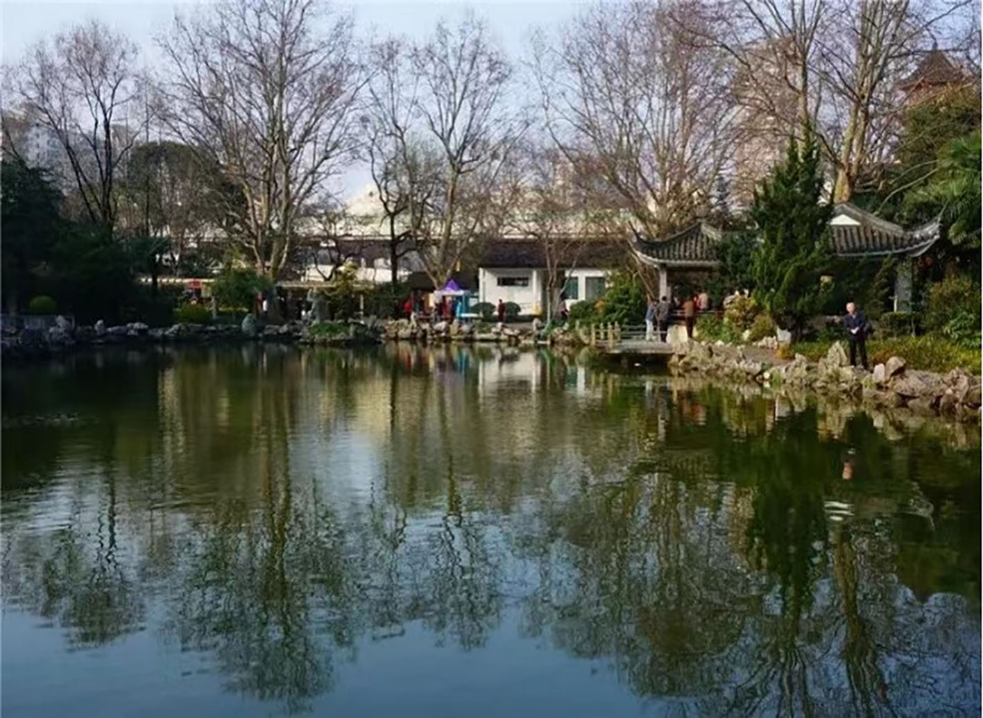 In 1949, a couple was escorted to the execution ground. The wife was 6 ...