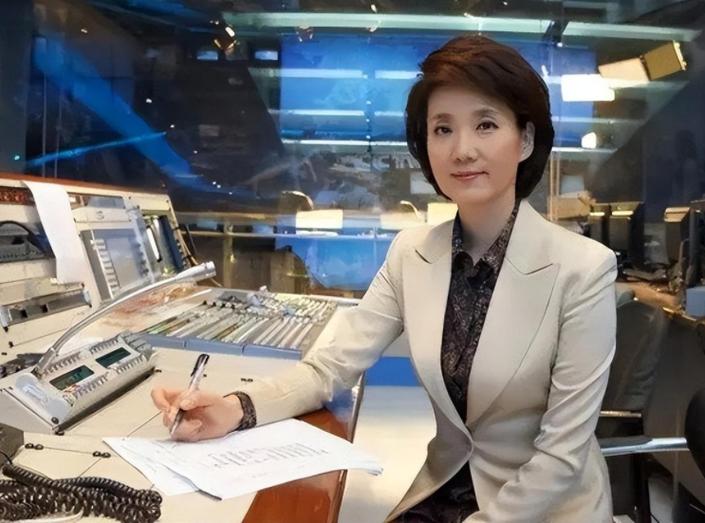 CCTV female anchor Li Xiuping married her husband 10 years older than ...