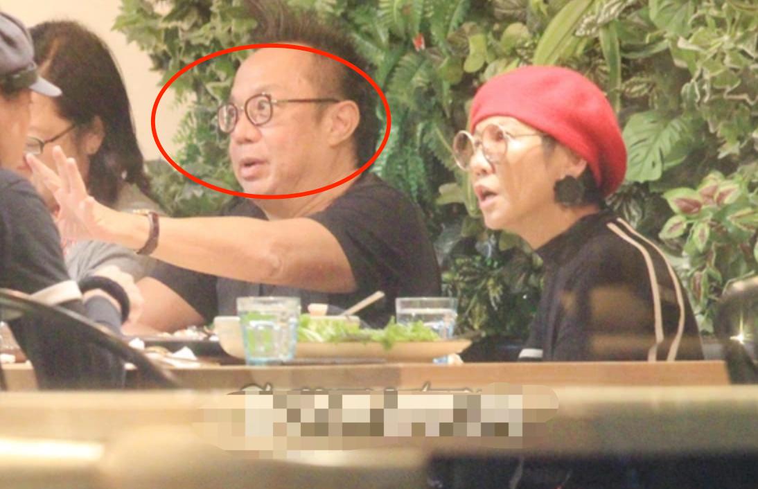 Huang Dawei and his girlfriend with cancer were photographed!His girlfriend smiled and looked ...