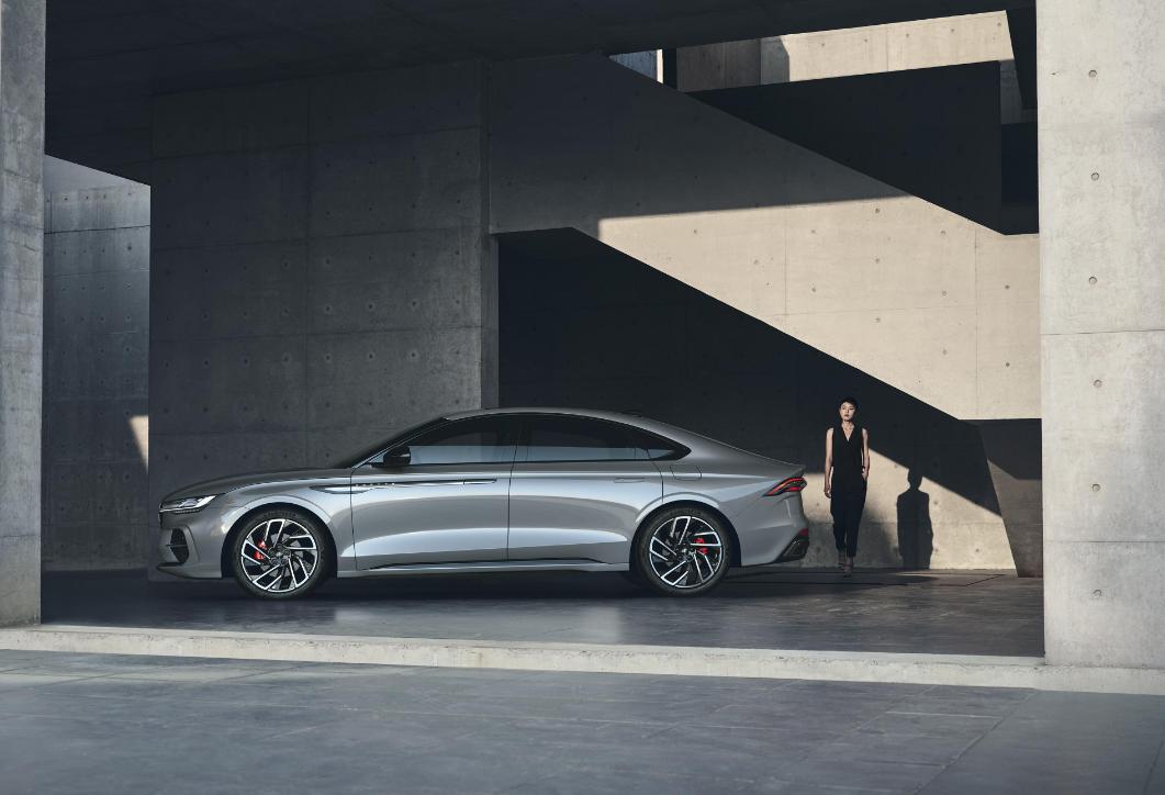 Interpretation of the new Lincoln Z - iNEWS