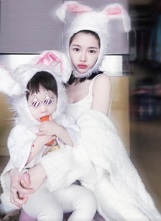 Du Chun's wife posted a group photo of her mother and daughter ...