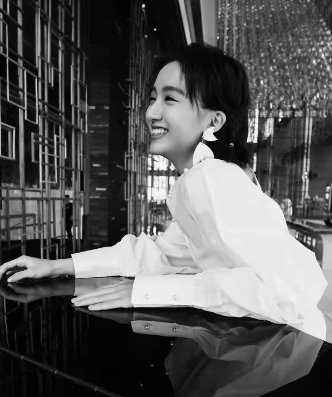 Great looking!The daughter of Hong Kong film goddess Bai Annie showed her dancing skills in the ...