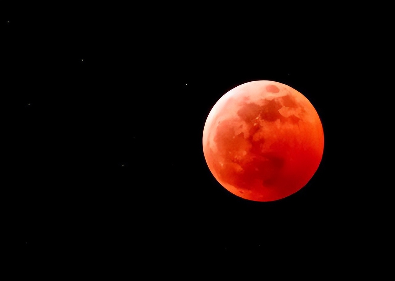 Why does the moon turn red? Scientists have discovered that this is ...