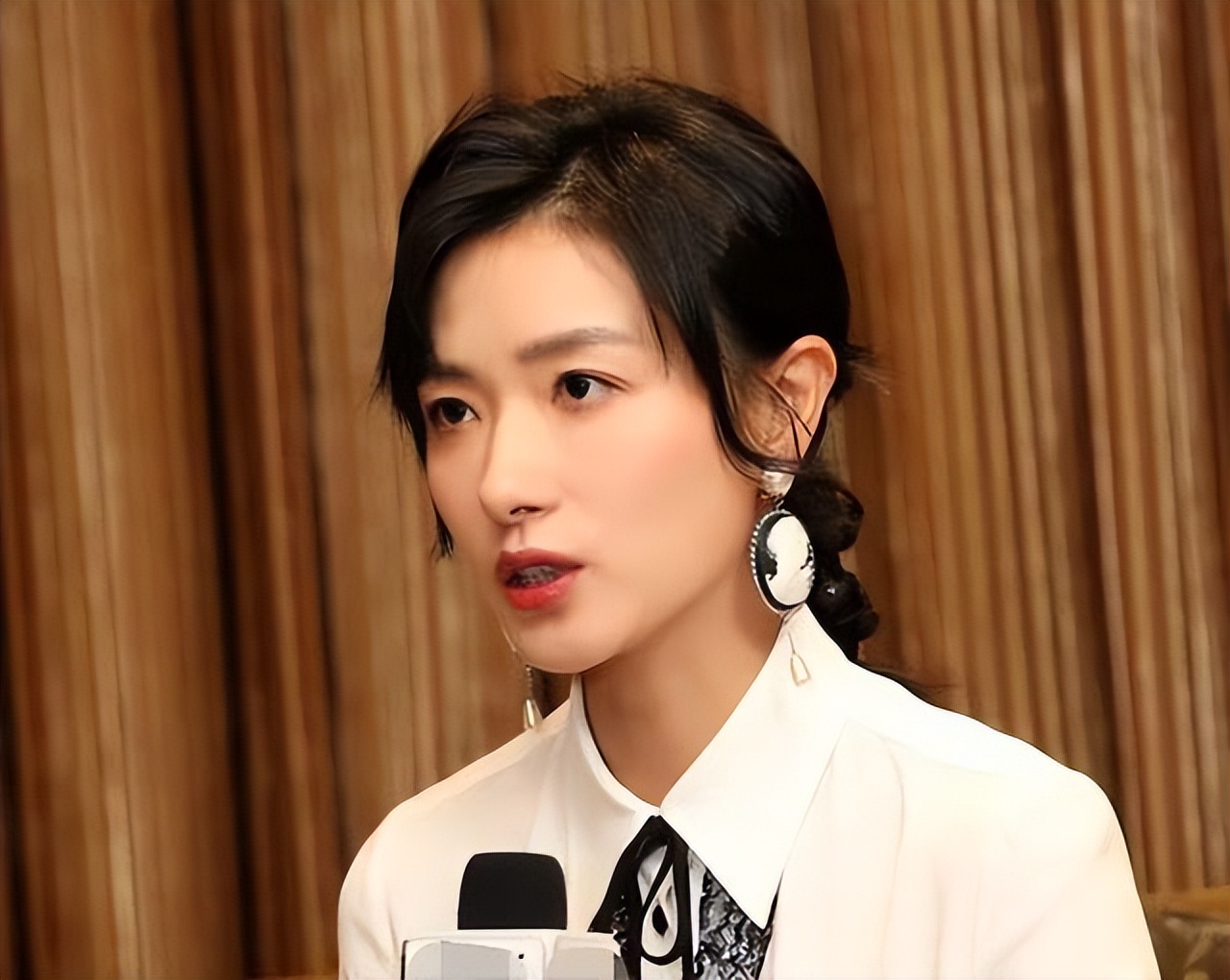 Wan Qian felt that Lei Jiayin was very suitable to play Song Jinyan, so she called him directly ...