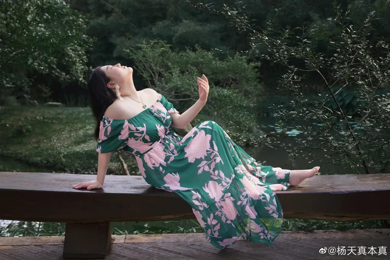 "Six Houses of Fen Dai have no color", the more and more beautiful Yang ...