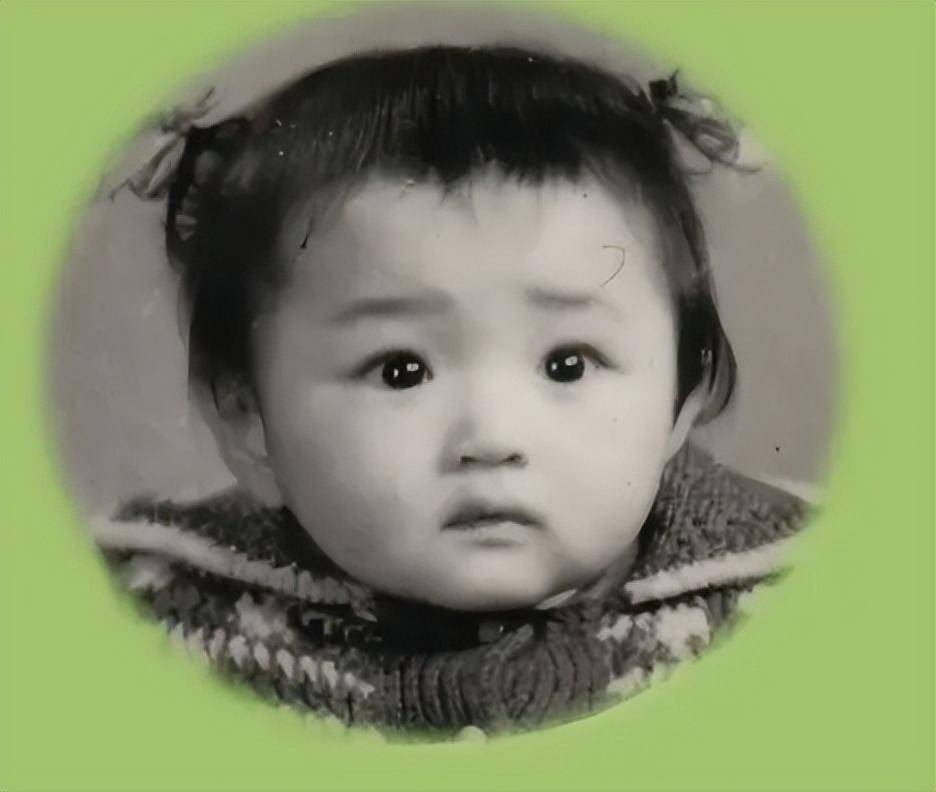 52-year-old Yang Yuying is pregnant? Wearing a tight long skirt, with a ...