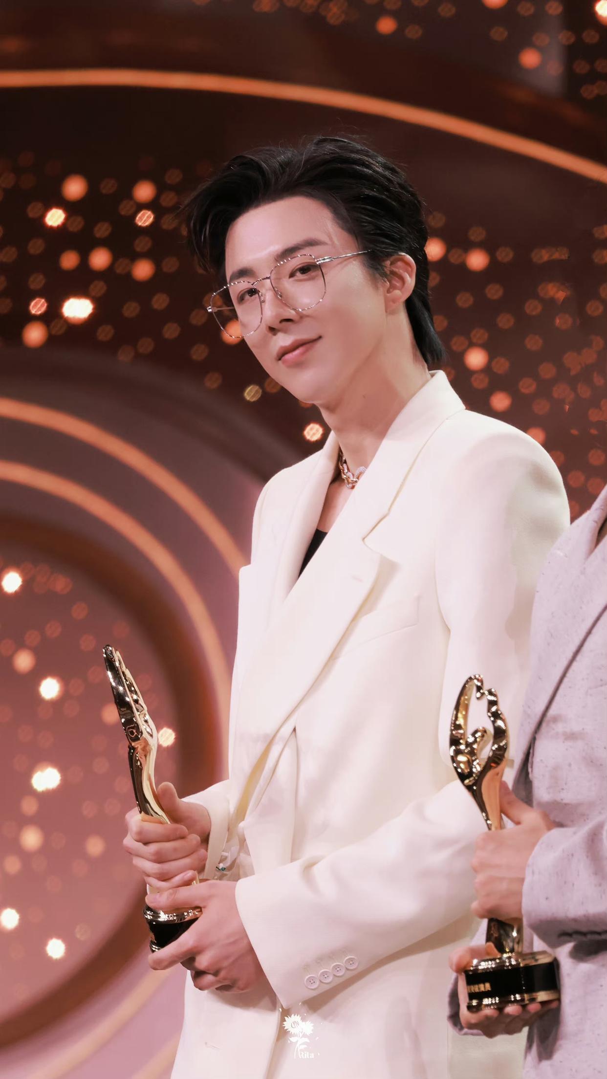 Liu Yuning blew himself up that he was married and took the way of Yuji ...