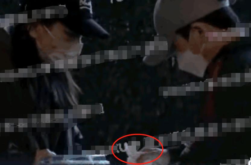 Male stars were exposed to love affairs one after another, Wang Lixin wiped the girl's hands ...