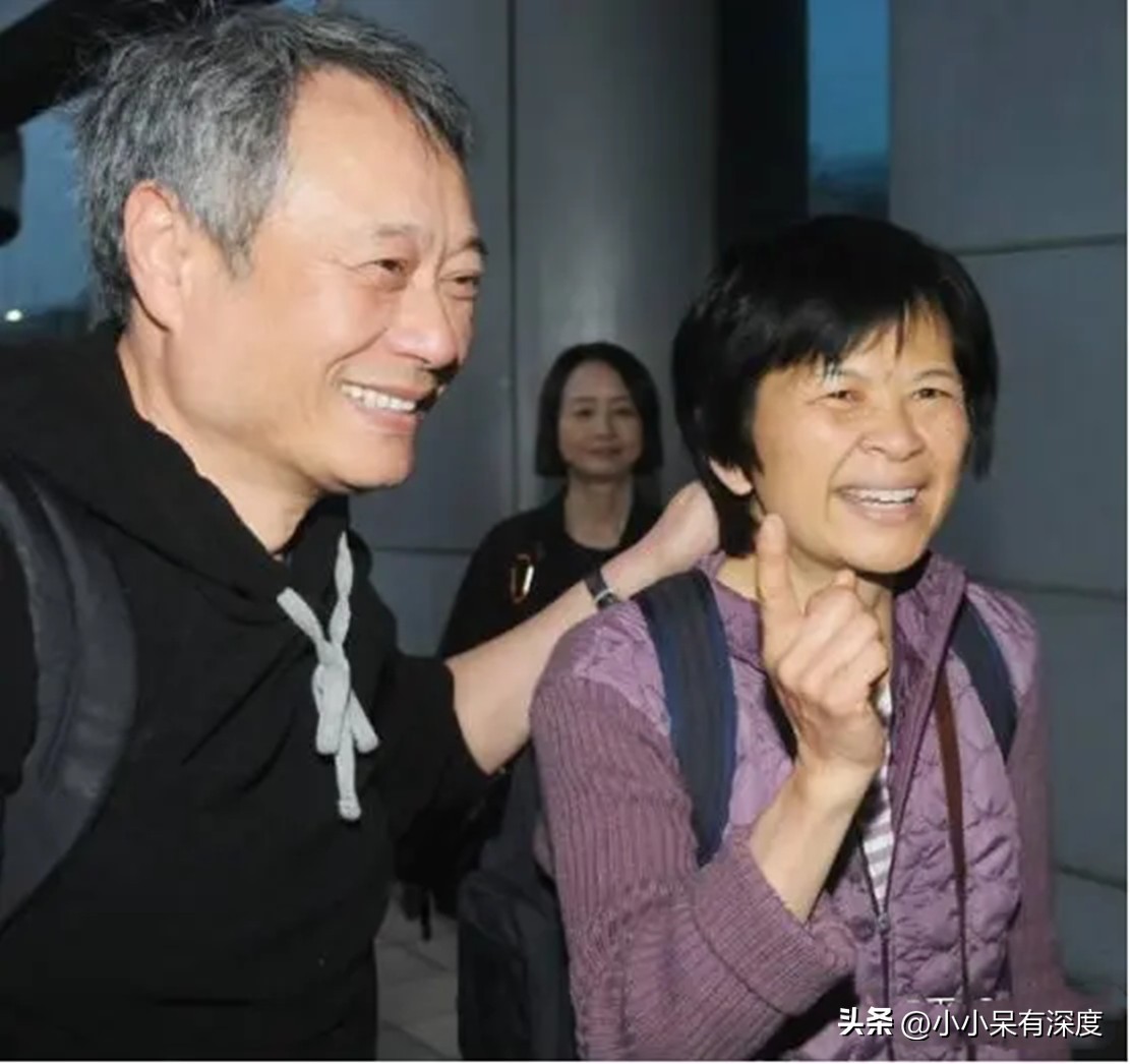 A recent photo of Lin Huijia, she is the ugly wife behind Ang Lee, she ...