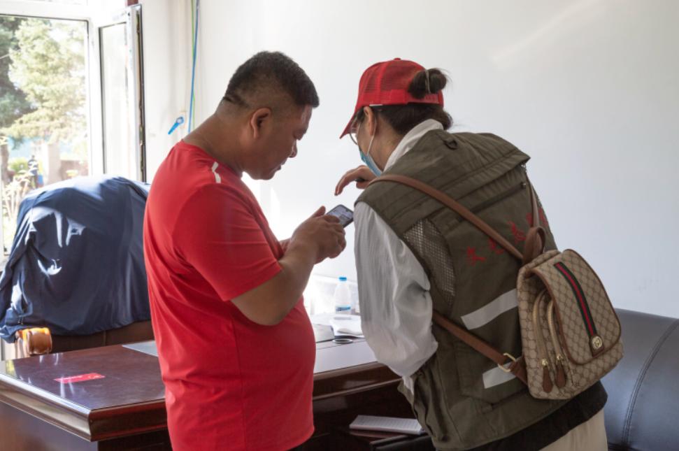 Wang Qingji "Into the Yuejin Village of Baoshou Town" - iNEWS