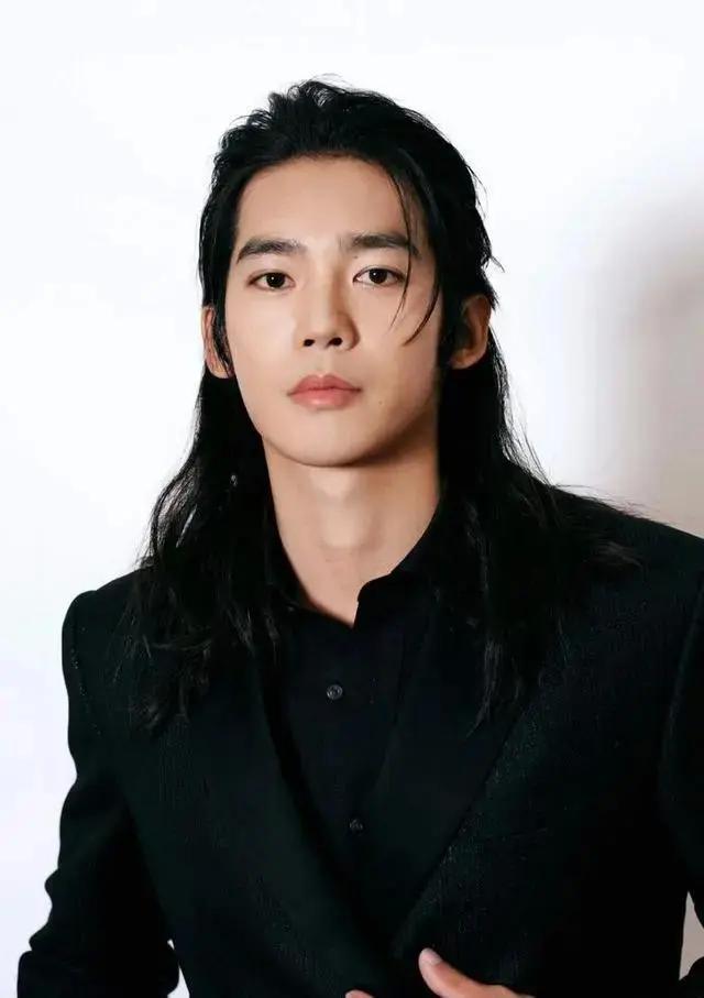 Yu Shi Dior's photos reveal traces of plastic surgery, but her unique ...