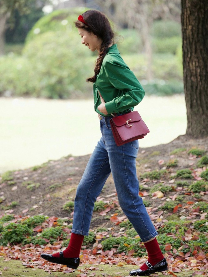 Recently, a way of dressing has become popular, called "showing socks ...