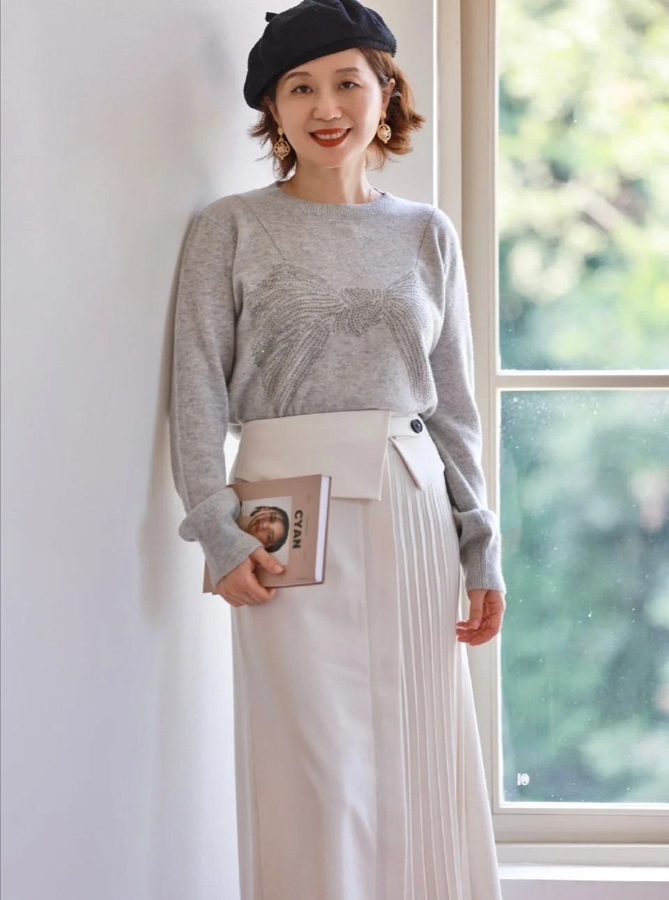 These are the most suitable fashion items for women over 40. The ...