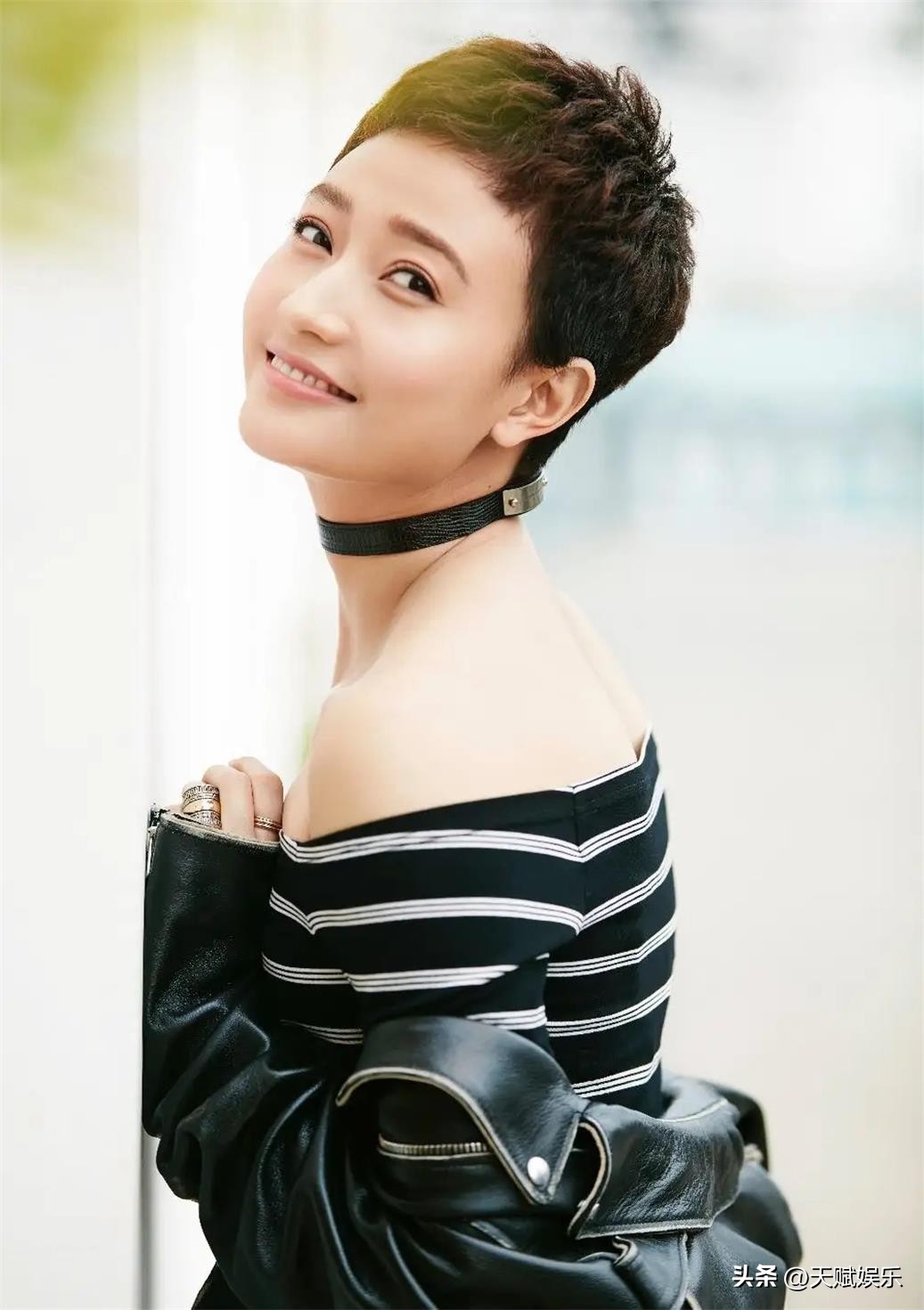 Actress Yan Na's photo in the 56-episode TV series "Workplace is a ...