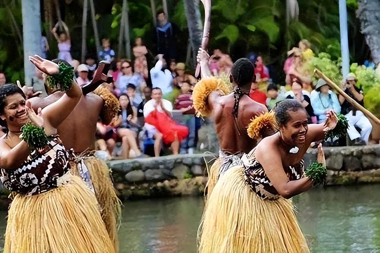 How open is the Samoan nation? Advocating nakedness as beauty, living ...