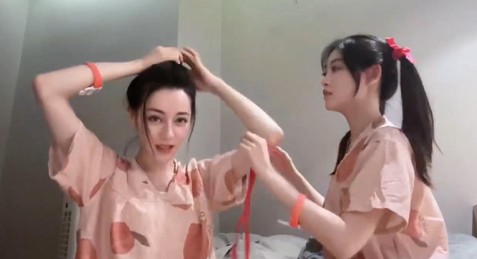 Zhu Xudan posted a video with Di Lieba, the two of them tied their hair ...