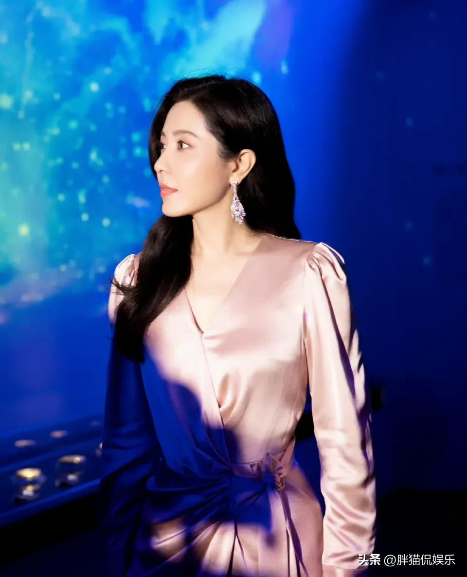 It's hard to reject Zeng Li's beauty and temperament, which makes ...