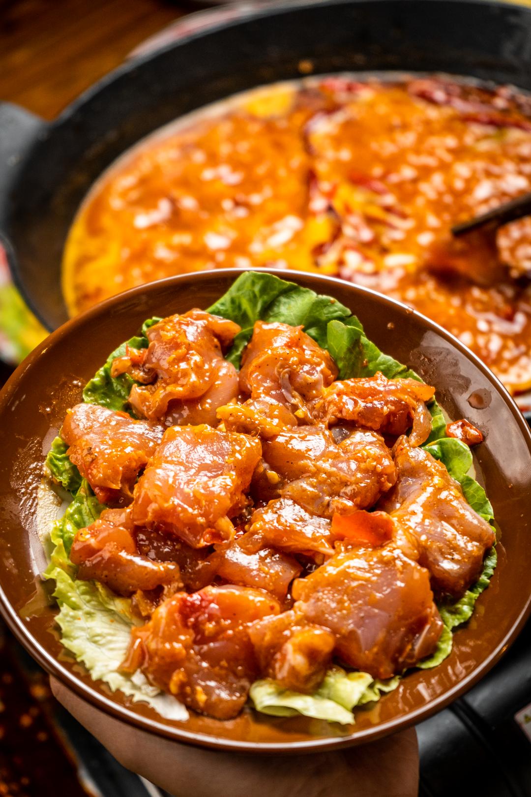 In Sichuan and Chongqing hot pot restaurant, eat "full rabbit feast ...