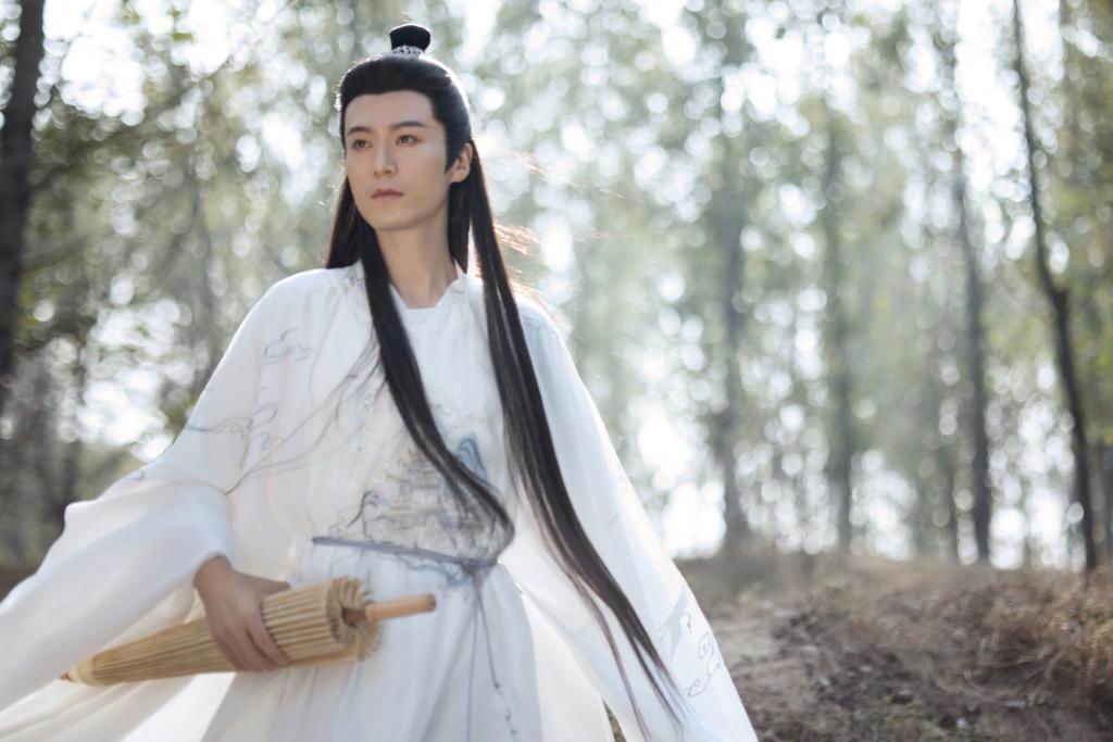 Mao Zijun's ancient costume blockbuster, the fluttering white clothes ...