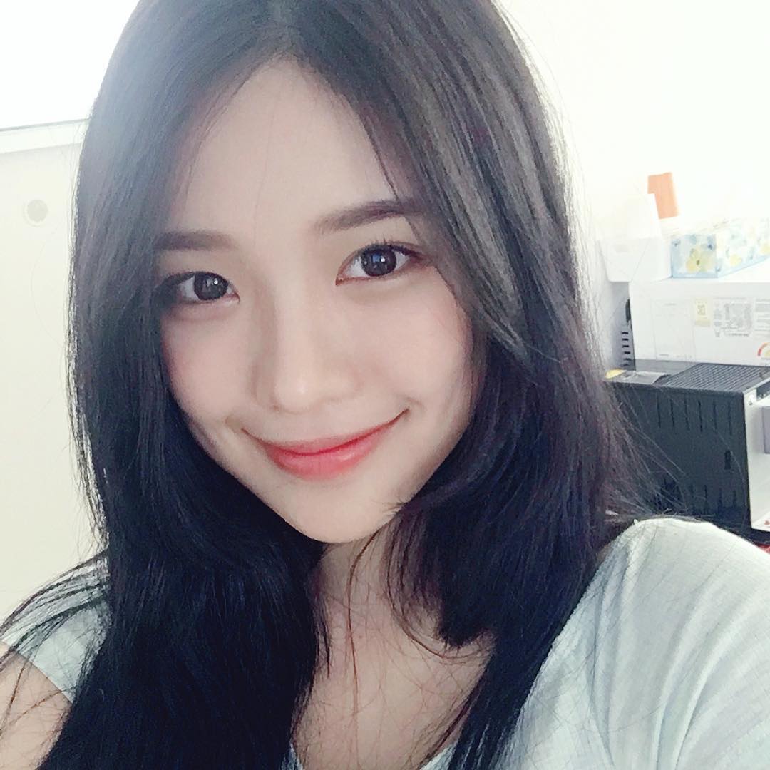 The first issue of the most beautiful Korean female artist Li Shiya - iNEWS