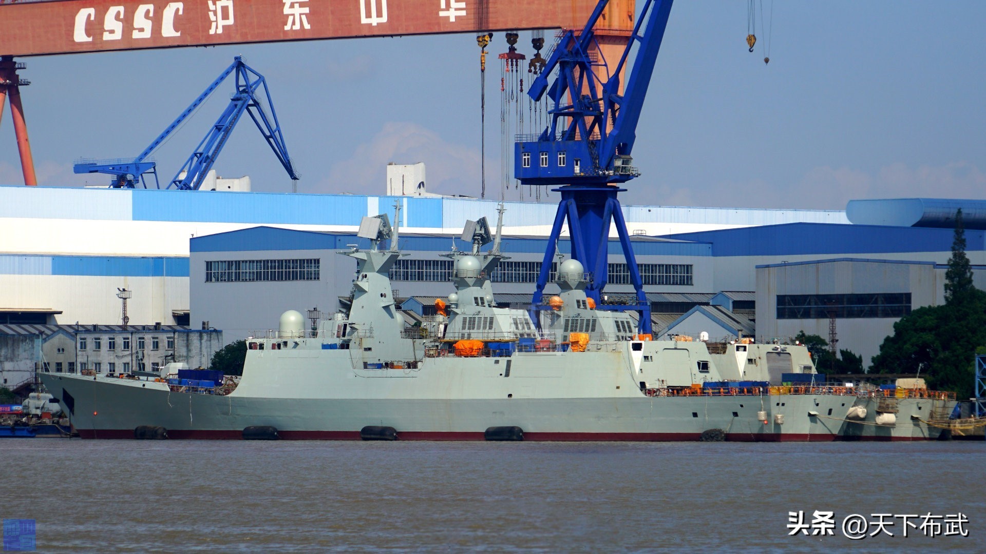 The new 054A is intensively entering service, and our navy has returned to the "Hundred Guard ...