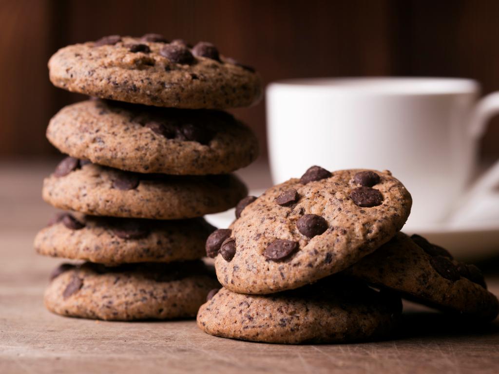 Chocolate biscuits are added with cocoa shell color, the color is ...