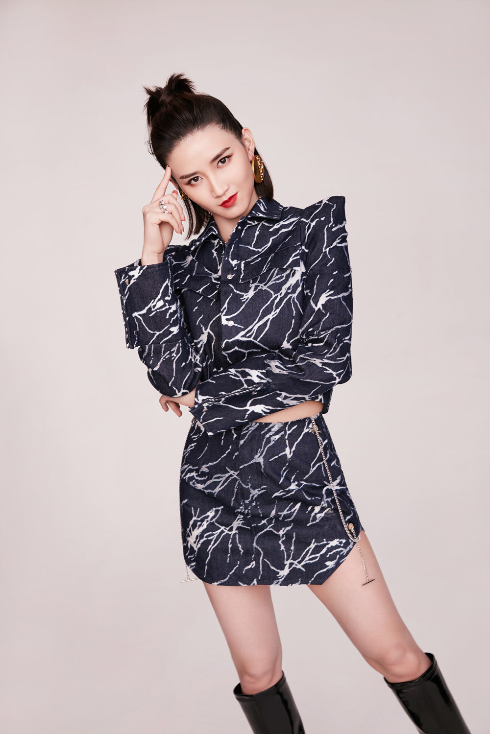 Zhou Kaikai shared the summer photo group photos, which is full of ...