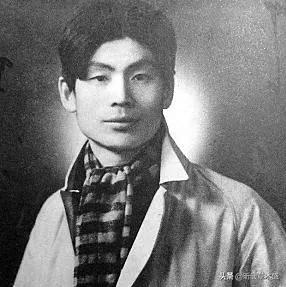 Xiao Hong and Xiao Jun—a young writer who was once supported by Mr. Lu ...