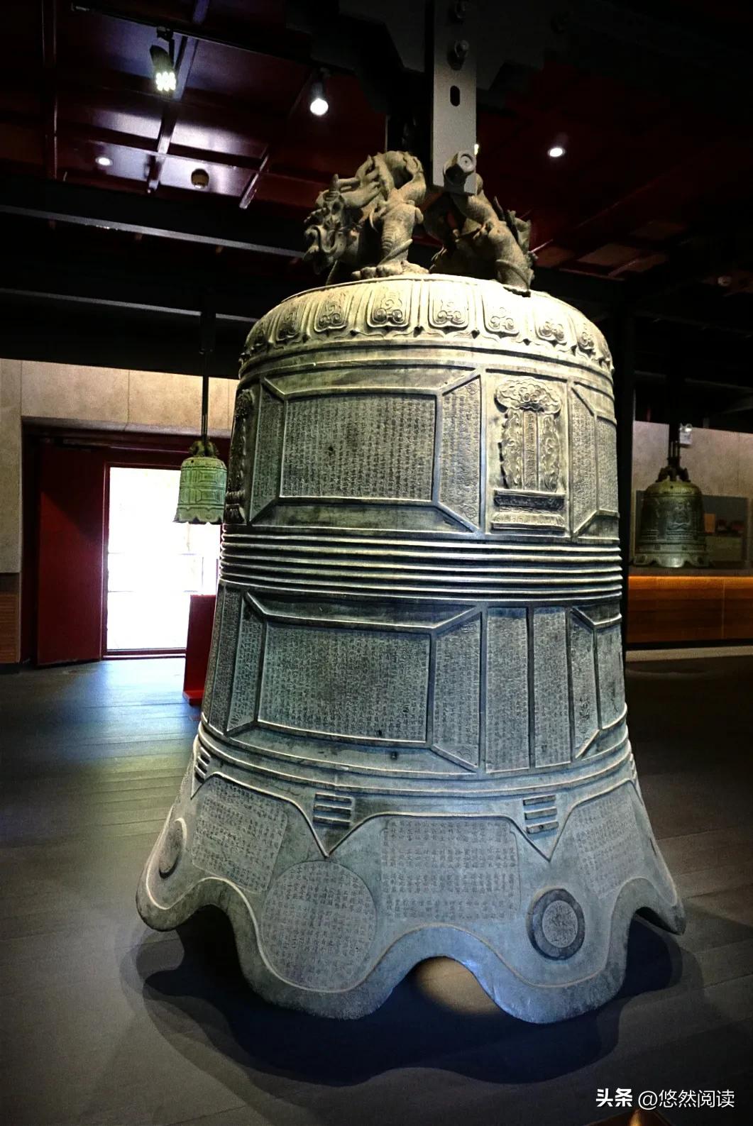 Looking at ancient clocks in the Great Bell Temple Ancient Bell Museum ...