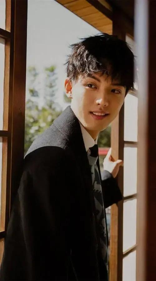 Early marriage Zhou Junwei - iNEWS