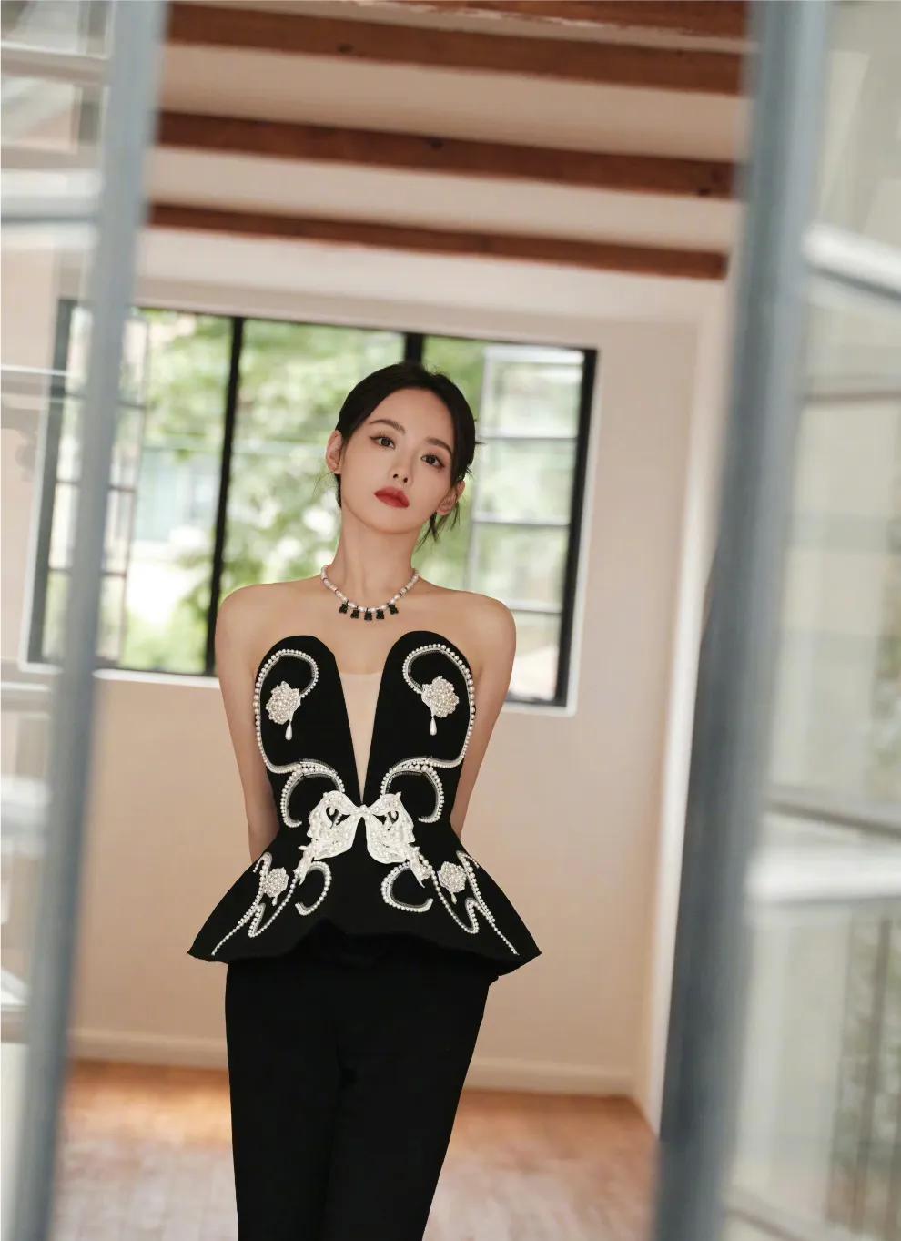 With a swan neck and straight shoulders, Zhang Jiani is a perfect woman ...