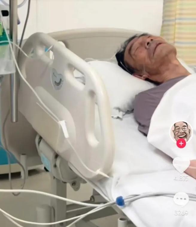 91-year-old Yang Shaohua was exposed to the hospital, lying on the bed with his eyes closed and ...