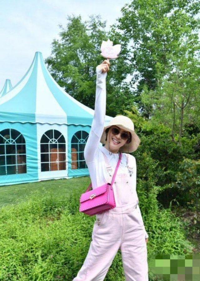 Deng Chao posted a post late at night, suspected of divorcing Sun Li ...