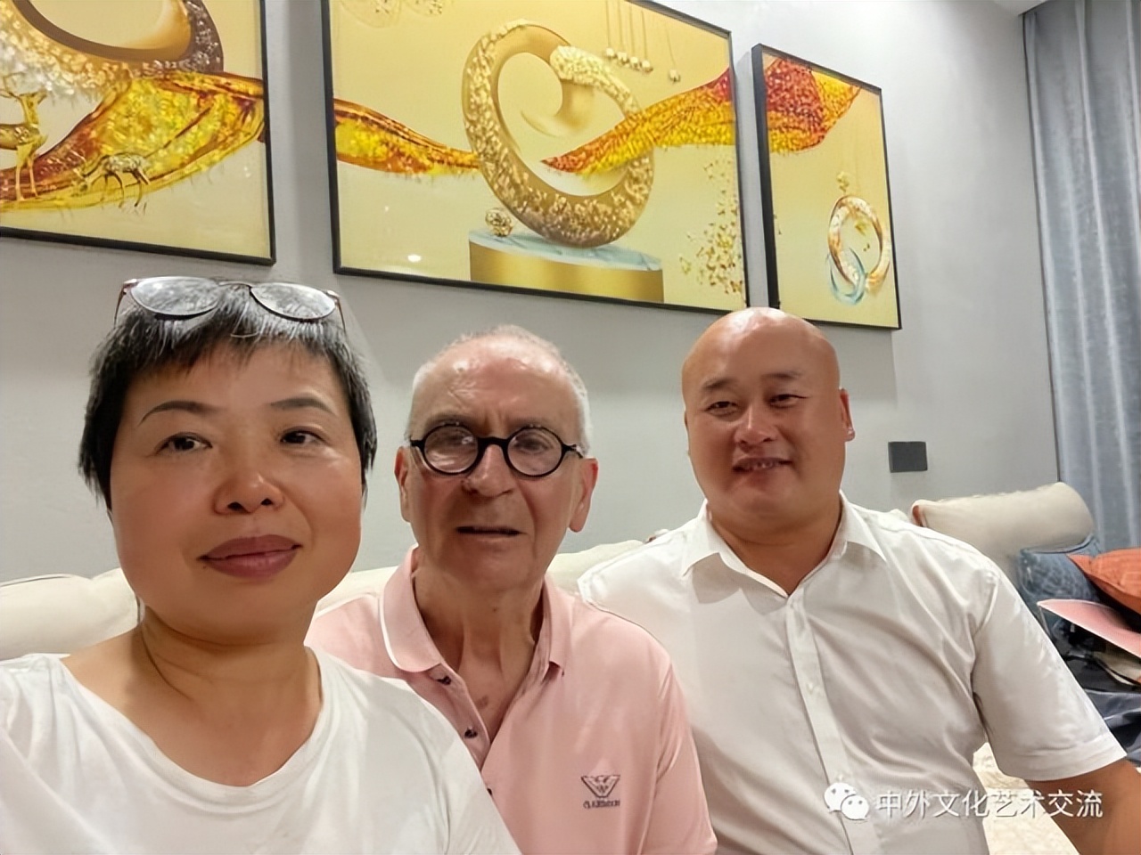 Chen Qiumei, leader of overseas Chinese in Ireland, and Jimmy MacCarthy ...