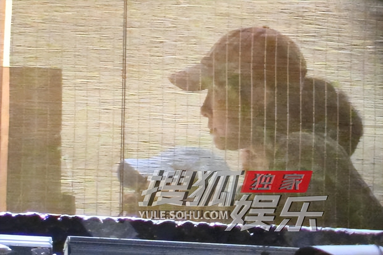 Exclusive: Bai Baihe and his friends eat Japanese food, taste wine and ...