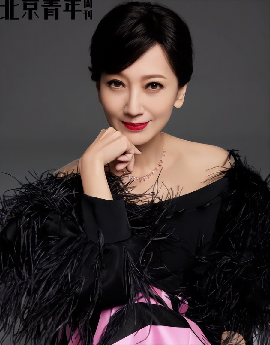 After Zhao Yazhi, Yang Yuying, and Yan Ni removed their makeup ...