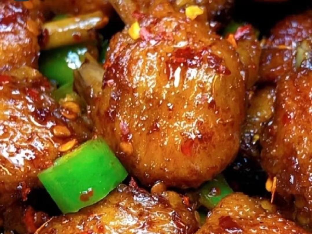 The chicken wings are done in this way, they are full of color ...