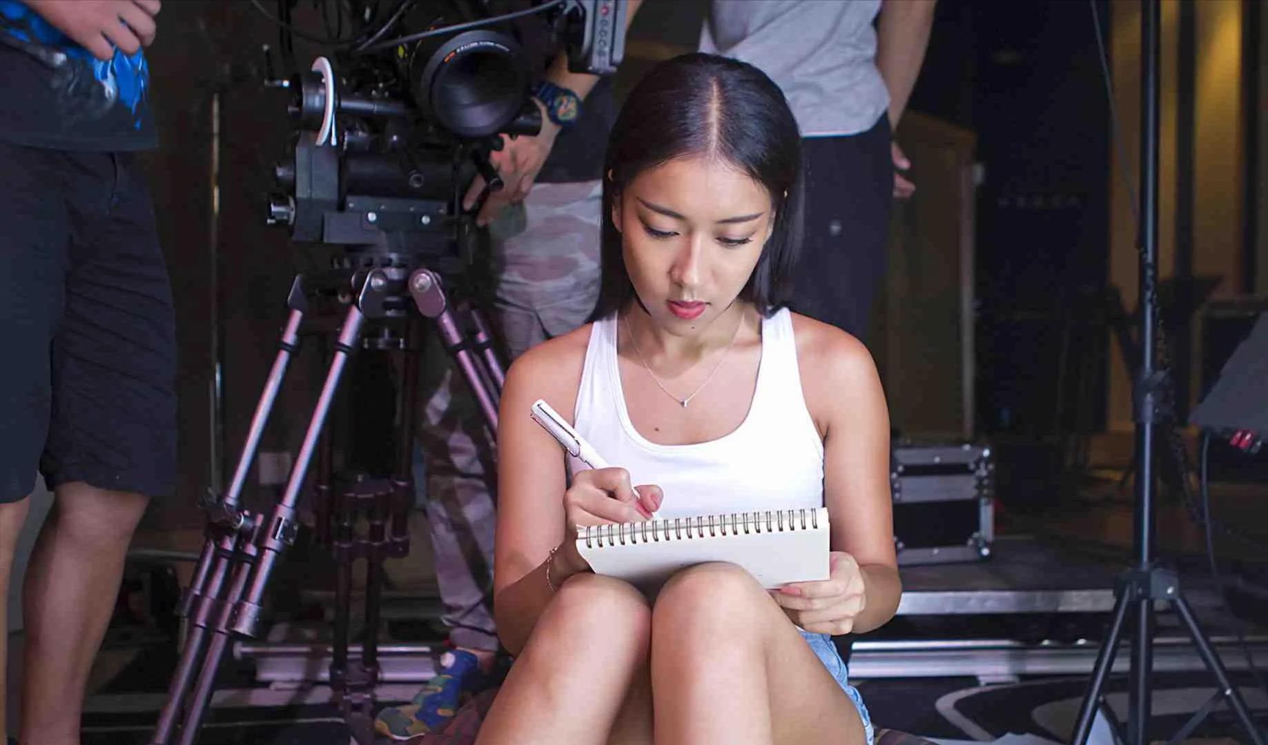 Jike Junyi: Selling miserably to show off his wealth and becoming a mistress, the "simple ...