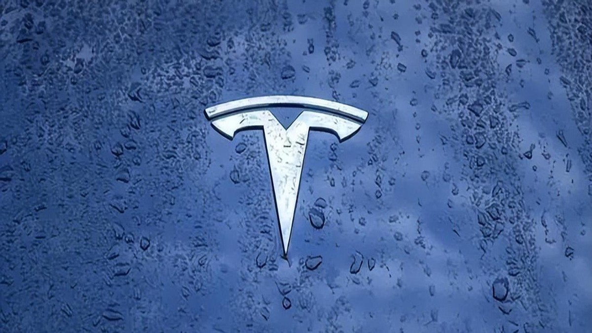 Sure enough, it was cut! The first batch of Teslas began to replace ...