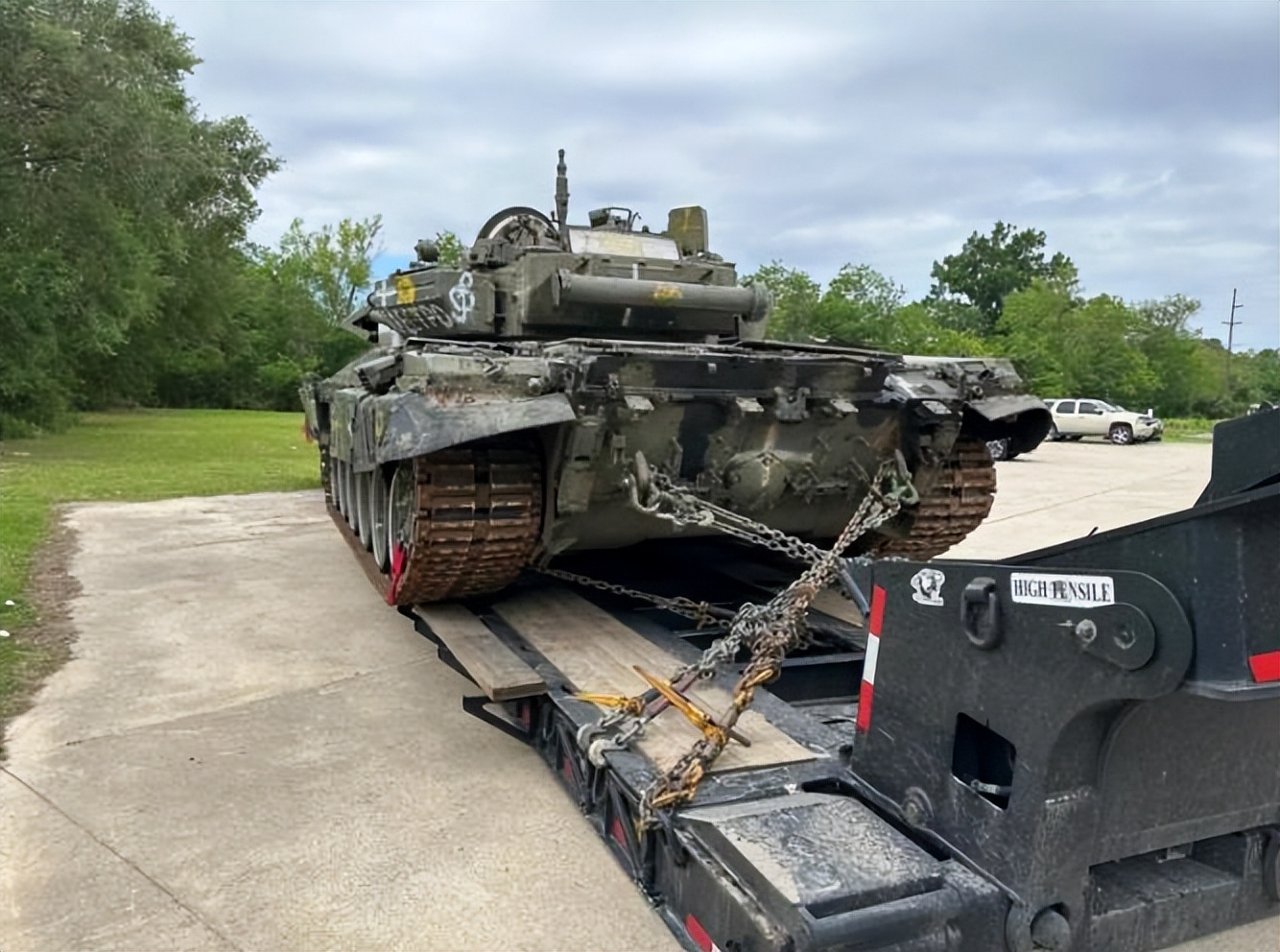 The Russian T-14 tanks went to the battlefield, bombarded the Ukrainian ...