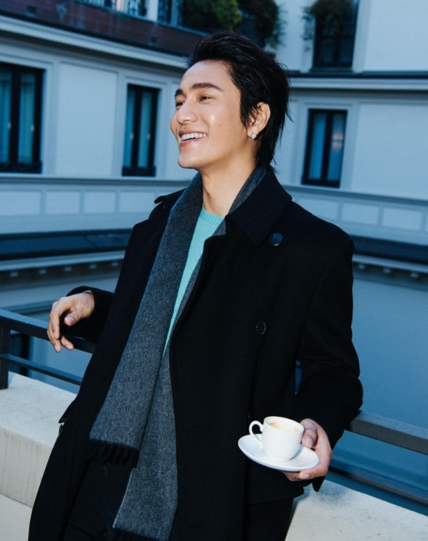 Chen Kun's face changed into Lu Yi's, looking younger than when he was ...