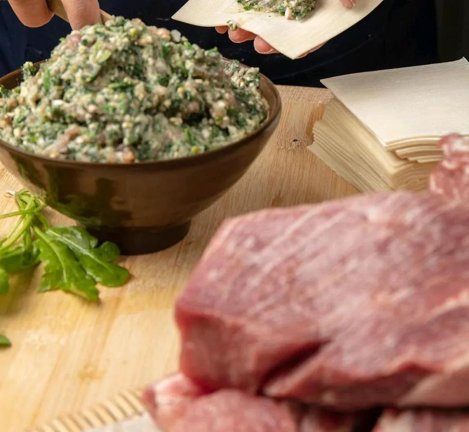 A bowl of wild vegetables boiled spring water - iNEWS