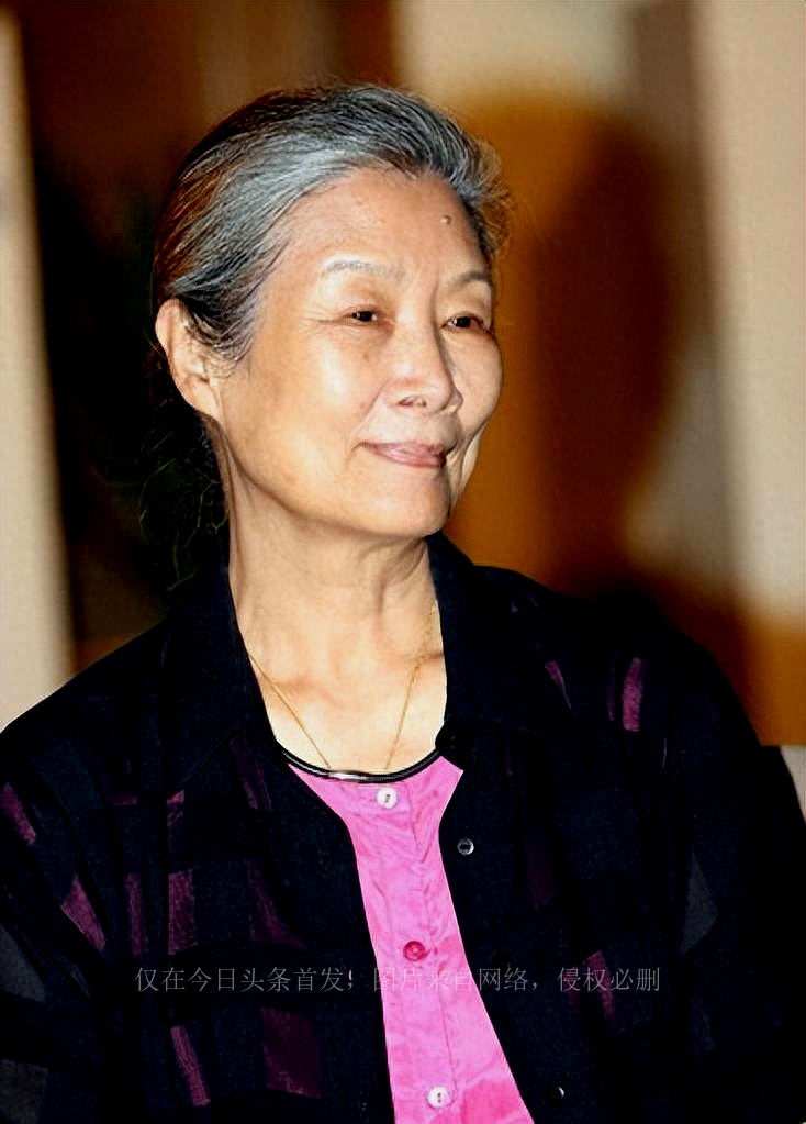 Lu Zhong plays a winner in life. His son is a director, his daughter-in ...