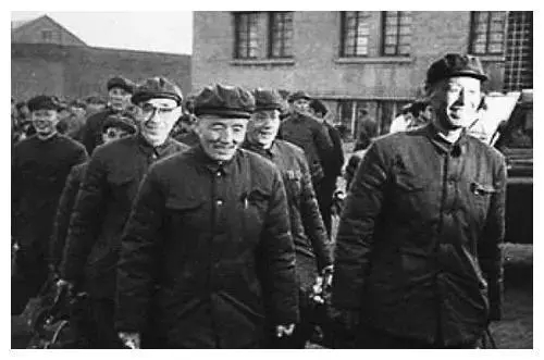 Lieutenant General Qiu Weida vowed to avenge Zhang Lingfu, but after ...