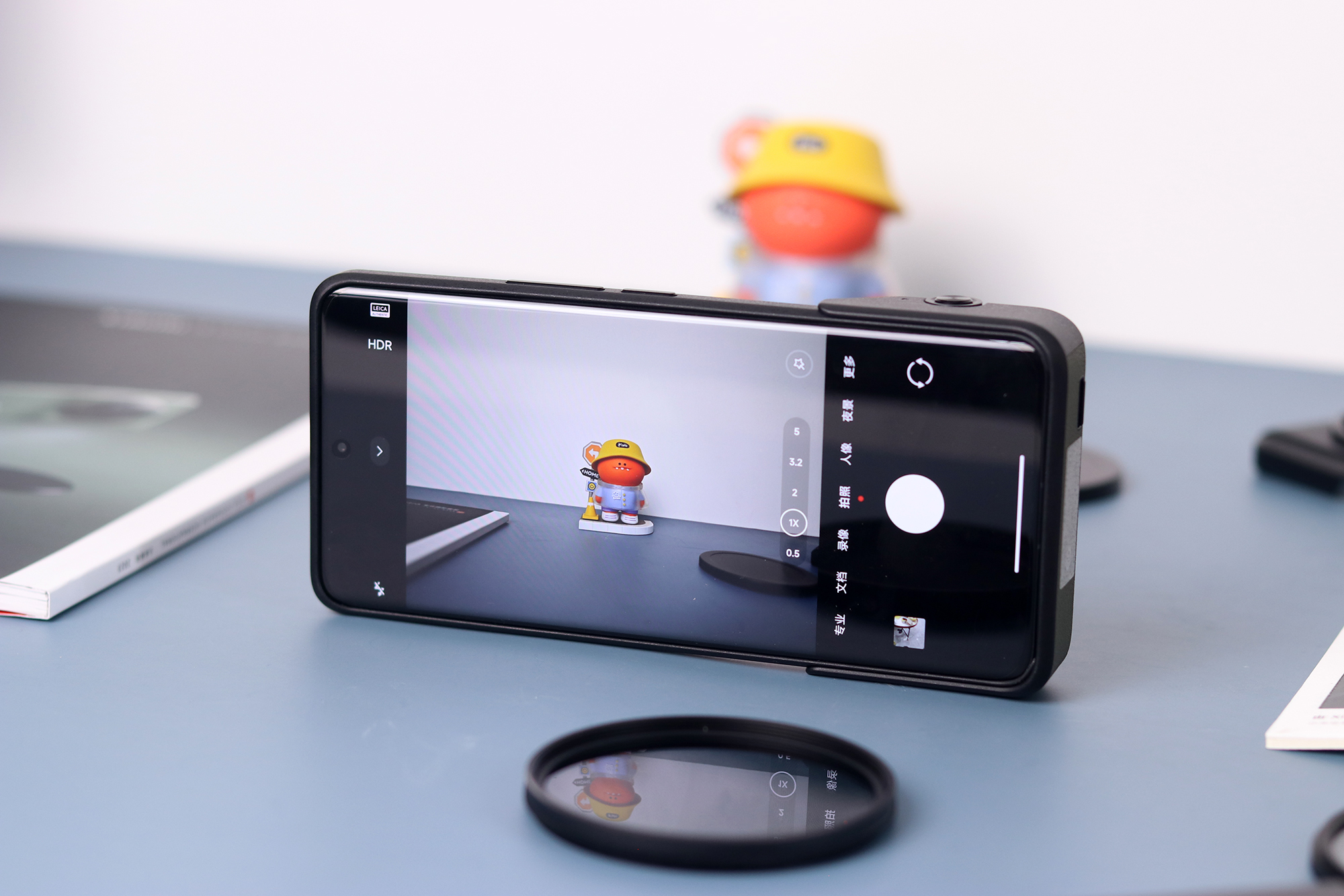 Are you satisfied with taking pictures with your mobile phone? Who is ...