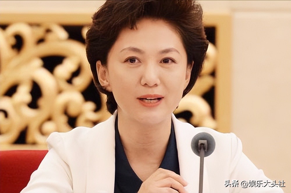 CCTV host Hai Xia: Tears in her career, she married a Tsinghua ...