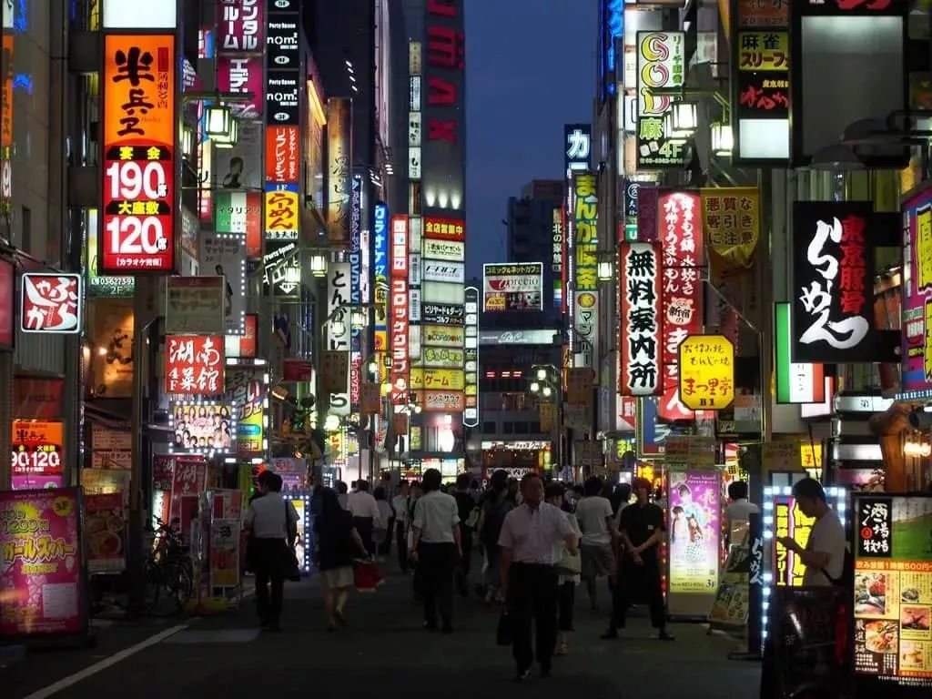 Kabukicho is waiting for you in the wind and rain in Japan - iNEWS