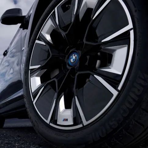 The new BMW iX3 illustrates BMW's outstanding achievements in ...