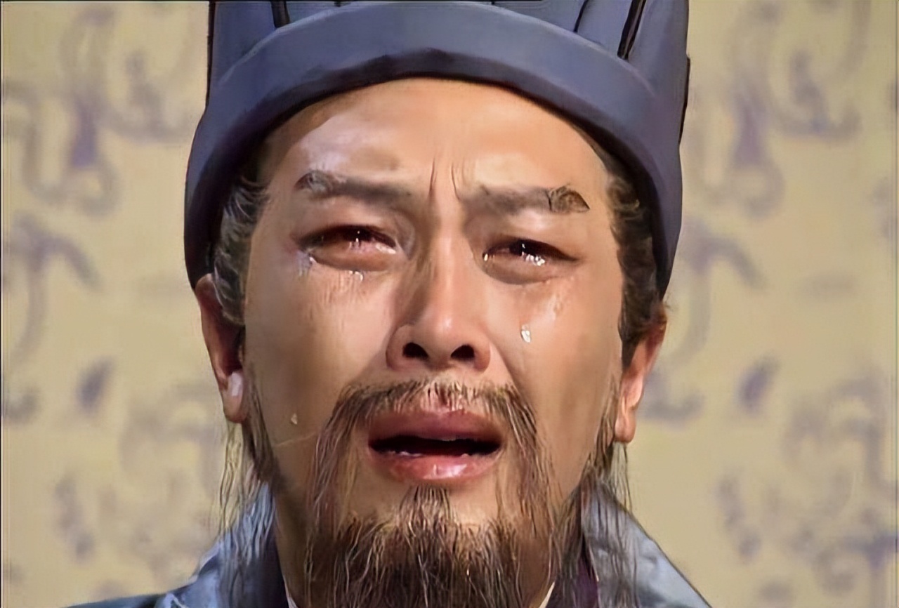 Zhuge Liang is in the position of prime minister, with eight hundred ...