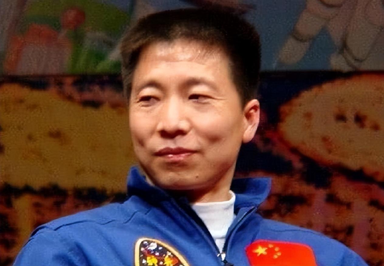 In 2003, Yang Liwei heard a knock on the door in space, and he learned ...
